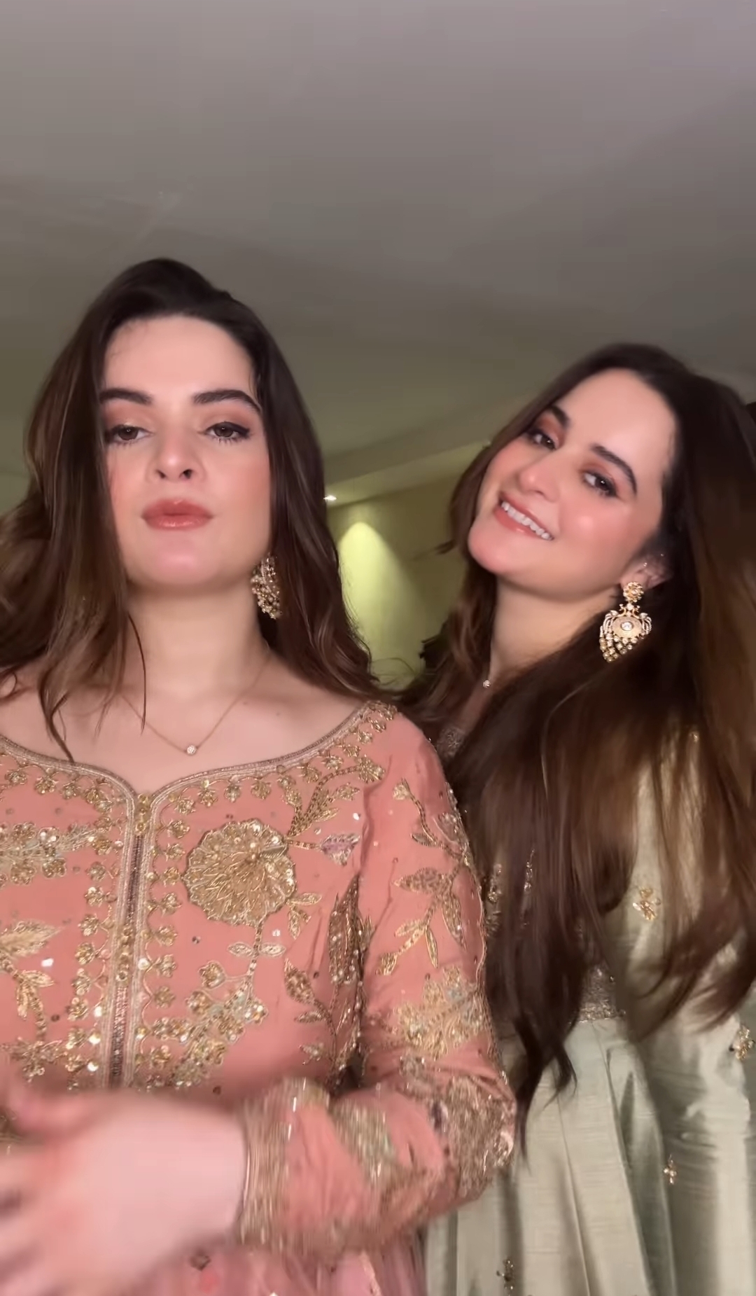 Aiman Khan & Minal Khan Share Easy Make Up Tutorial | Reviewit.pk