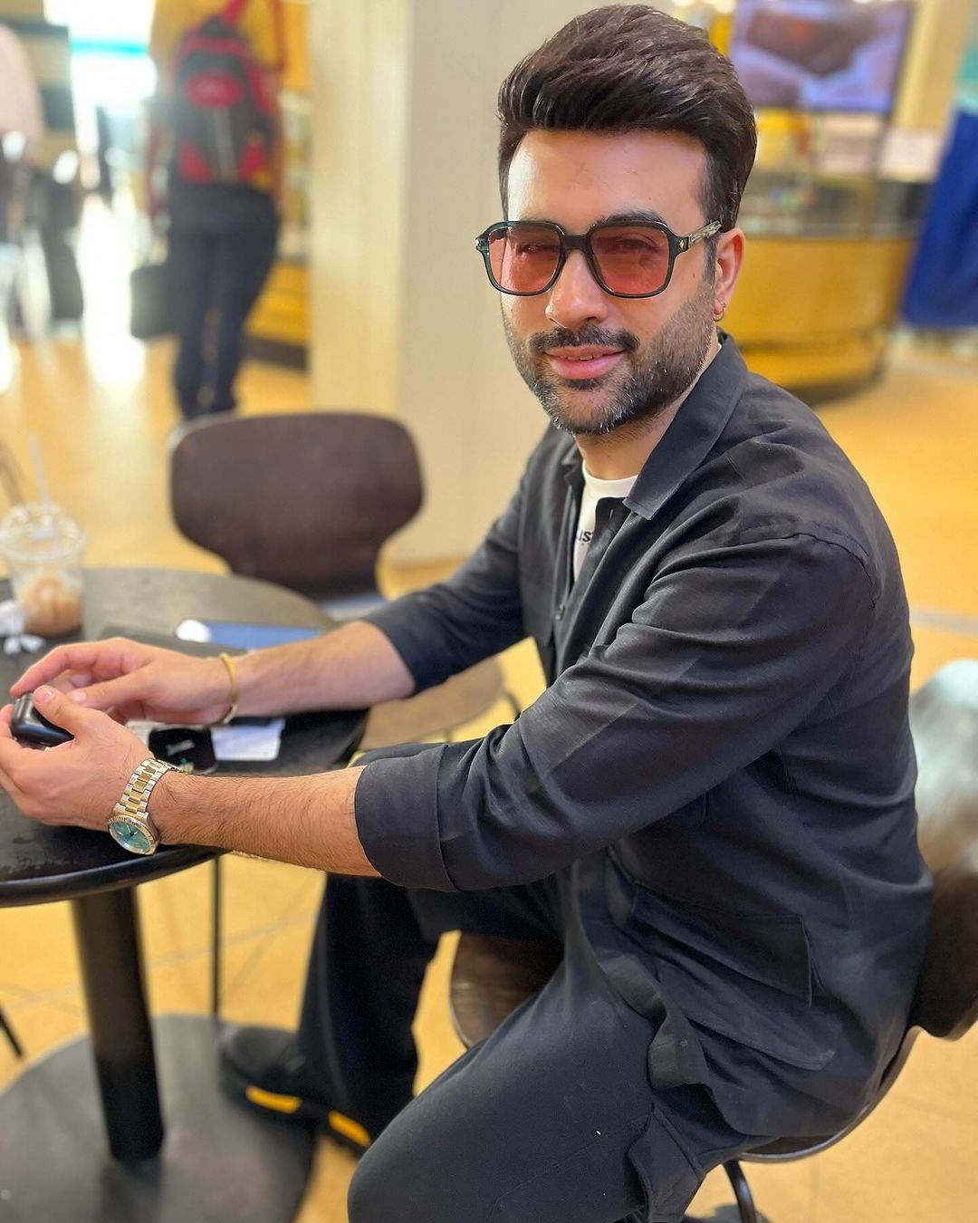 Faizan Sheikh's Adorable Family Pictures | Reviewit.pk