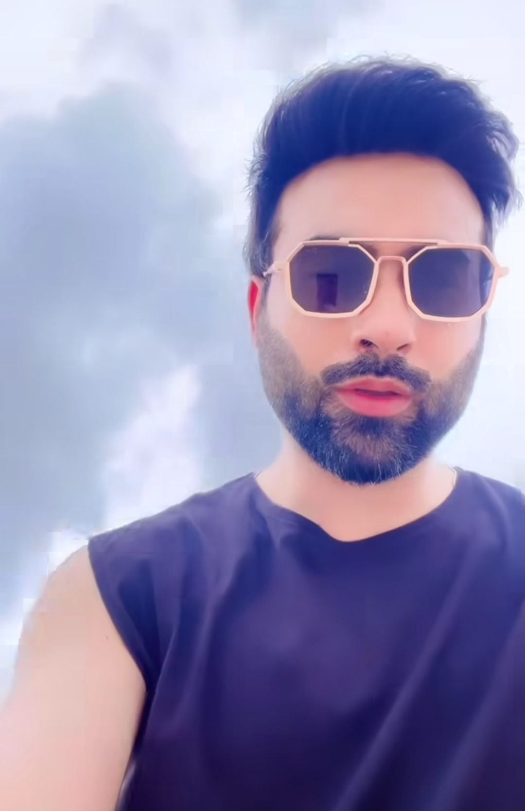 Faizan Sheikh's Adorable Family Pictures | Reviewit.pk