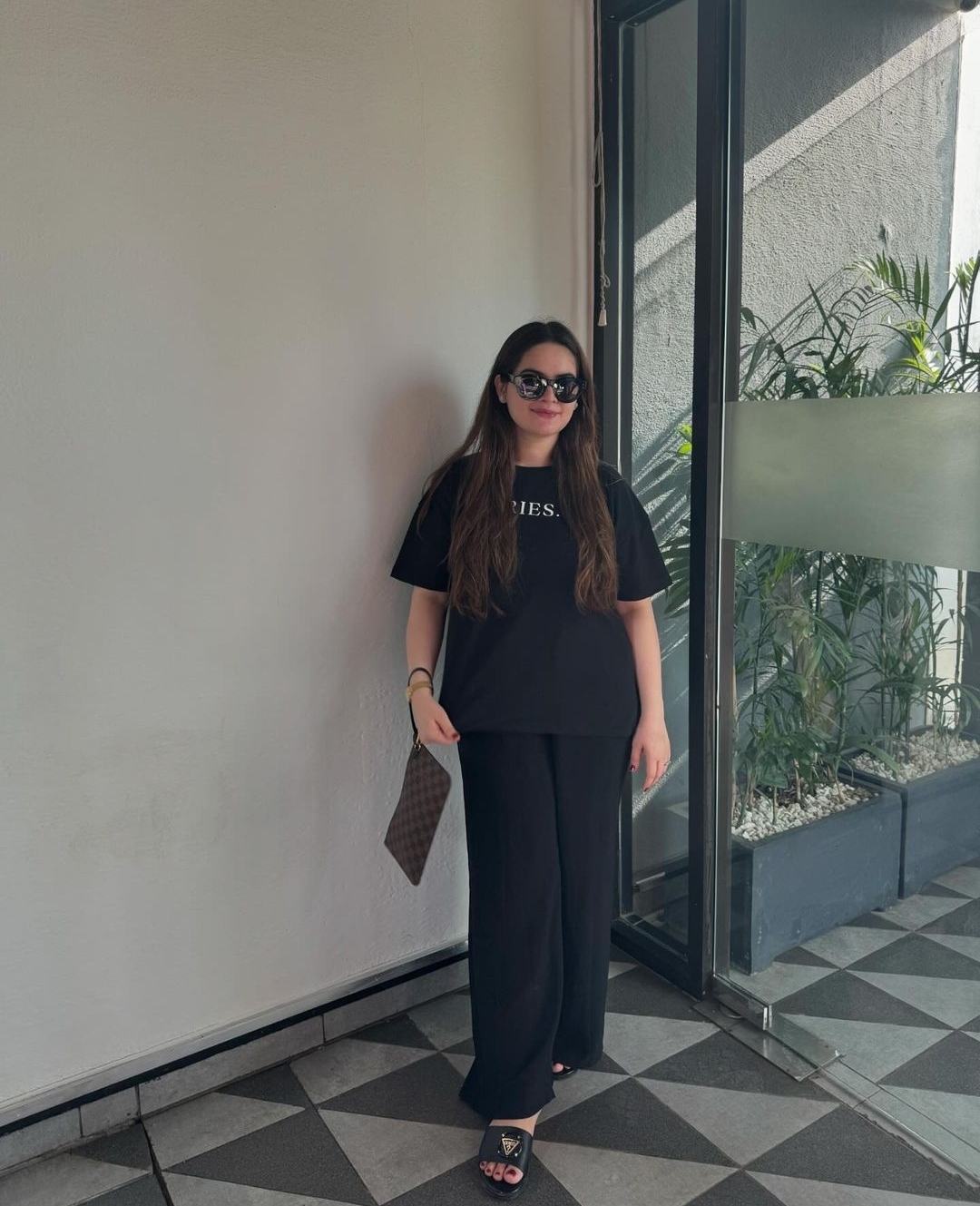 Minal Khan's Adorable Family Pictures | Reviewit.pk