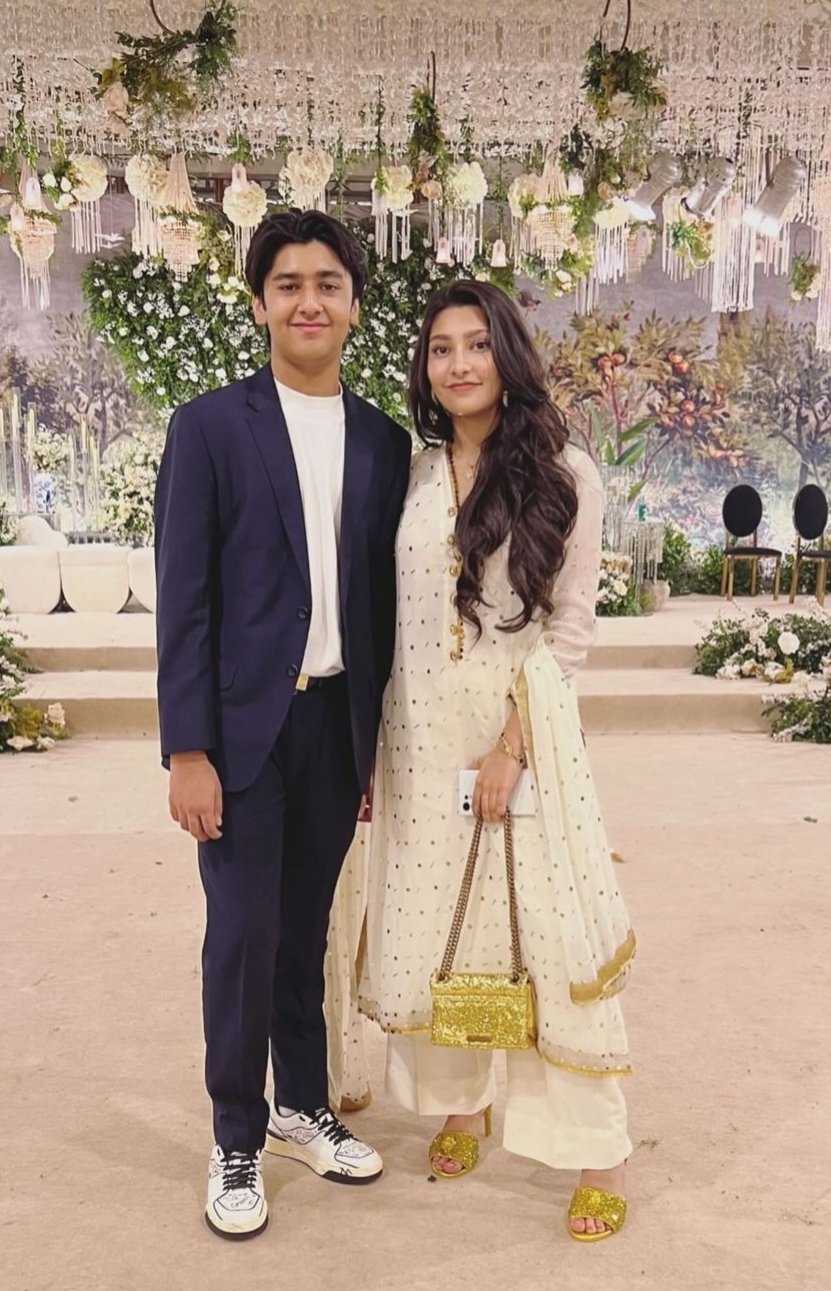 Cricketer Muhammad Hafeez Family Pictures from a Recent Wedding | Reviewit.pk