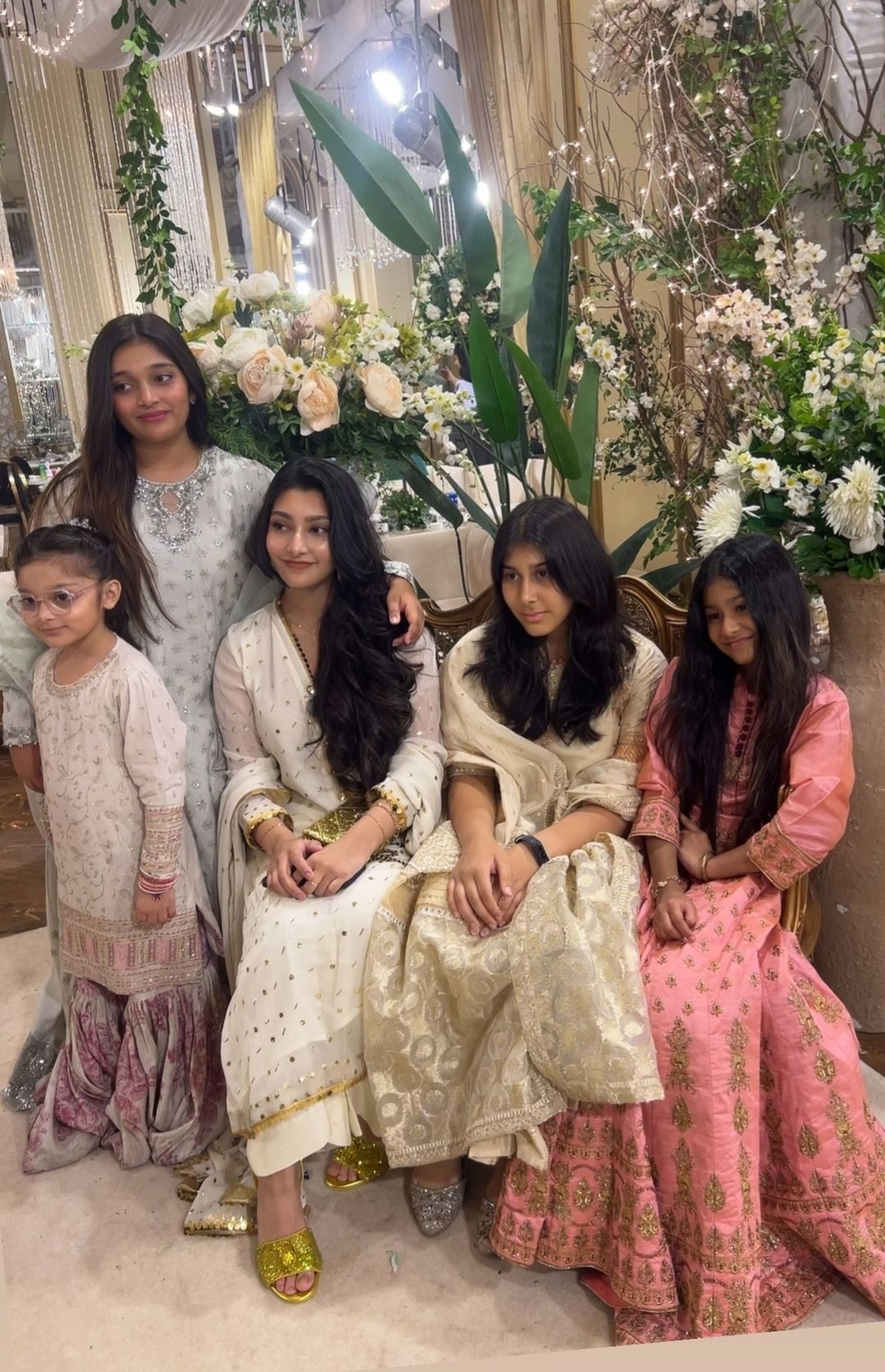 Cricketer Muhammad Hafeez Family Pictures from a Recent Wedding | Reviewit.pk