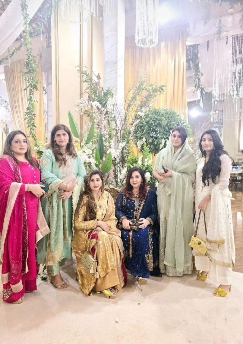 Cricketer Muhammad Hafeez Family Pictures from a Recent Wedding ...