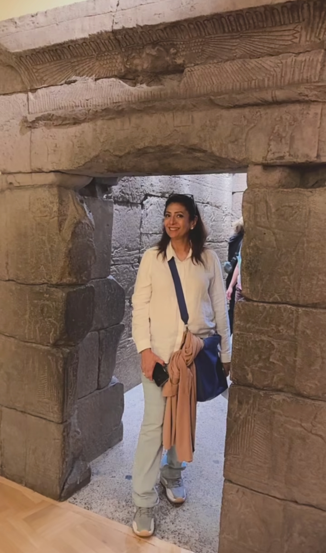 Saba Hameed Vacationing With Daughter & Sister | Reviewit.pk