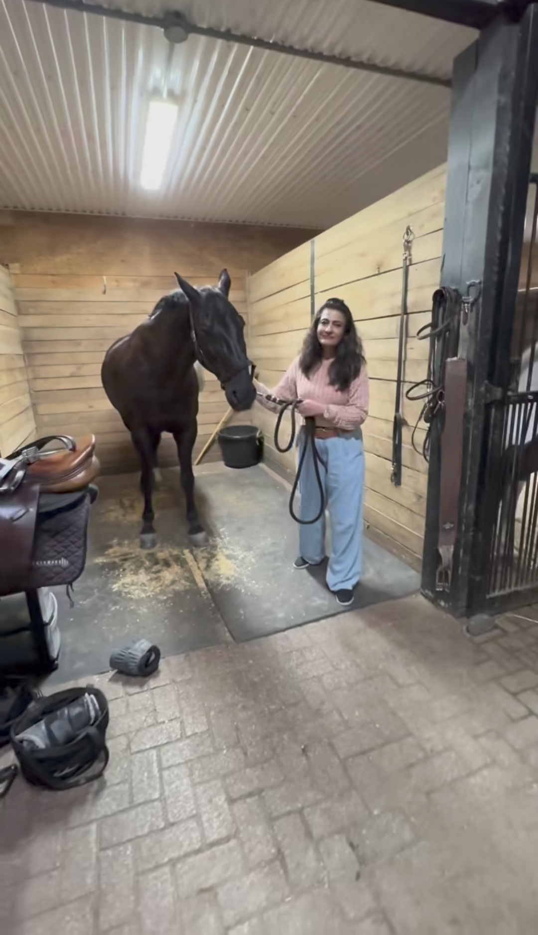 Saba Hameed Vacationing With Daughter & Sister | Reviewit.pk