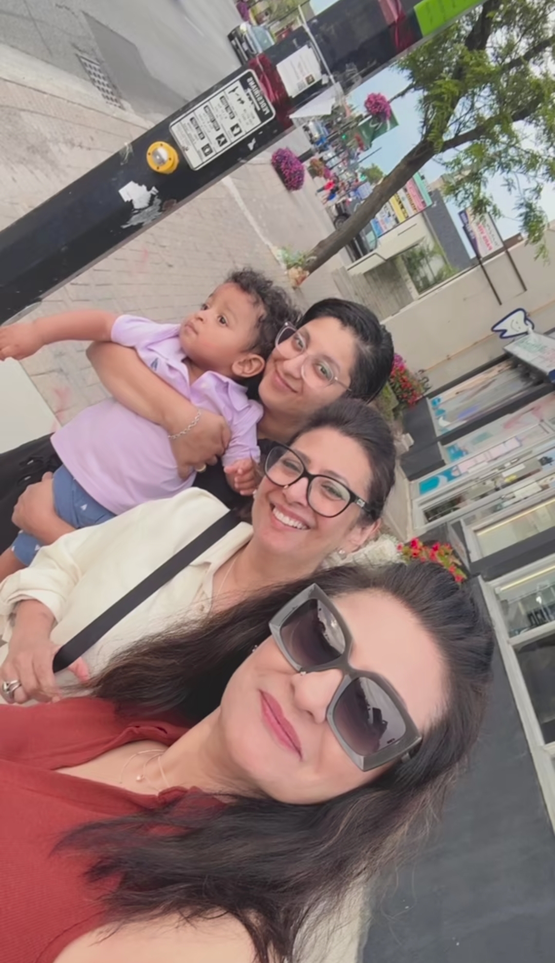 Saba Hameed Vacationing With Daughter & Sister | Reviewit.pk