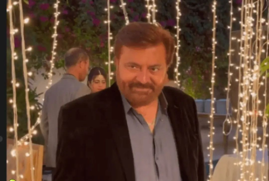 Shabbir Jan Explains The Reality Of Love | Reviewit.pk