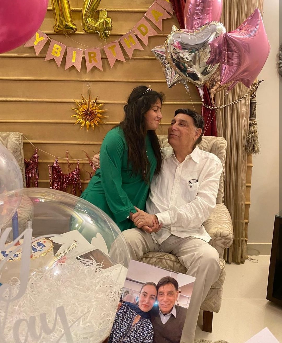 Shagufta Ejaz Husband's Children Share Memorable Pictures with Father ...