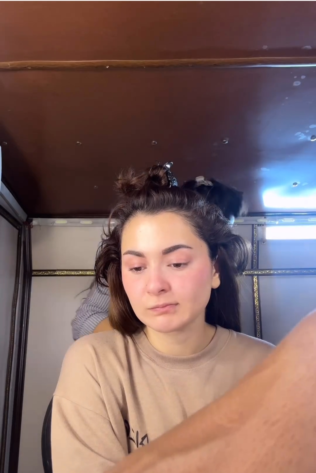 Hania Aamir Shares Video of Sharjeena's Make Over for Kabhi Main Kabhi ...