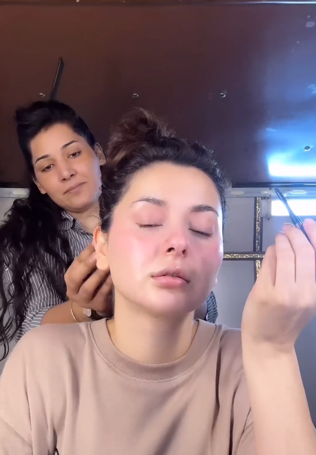 Hania Aamir Shares Video of Sharjeena's Make Over for Kabhi Main Kabhi ...