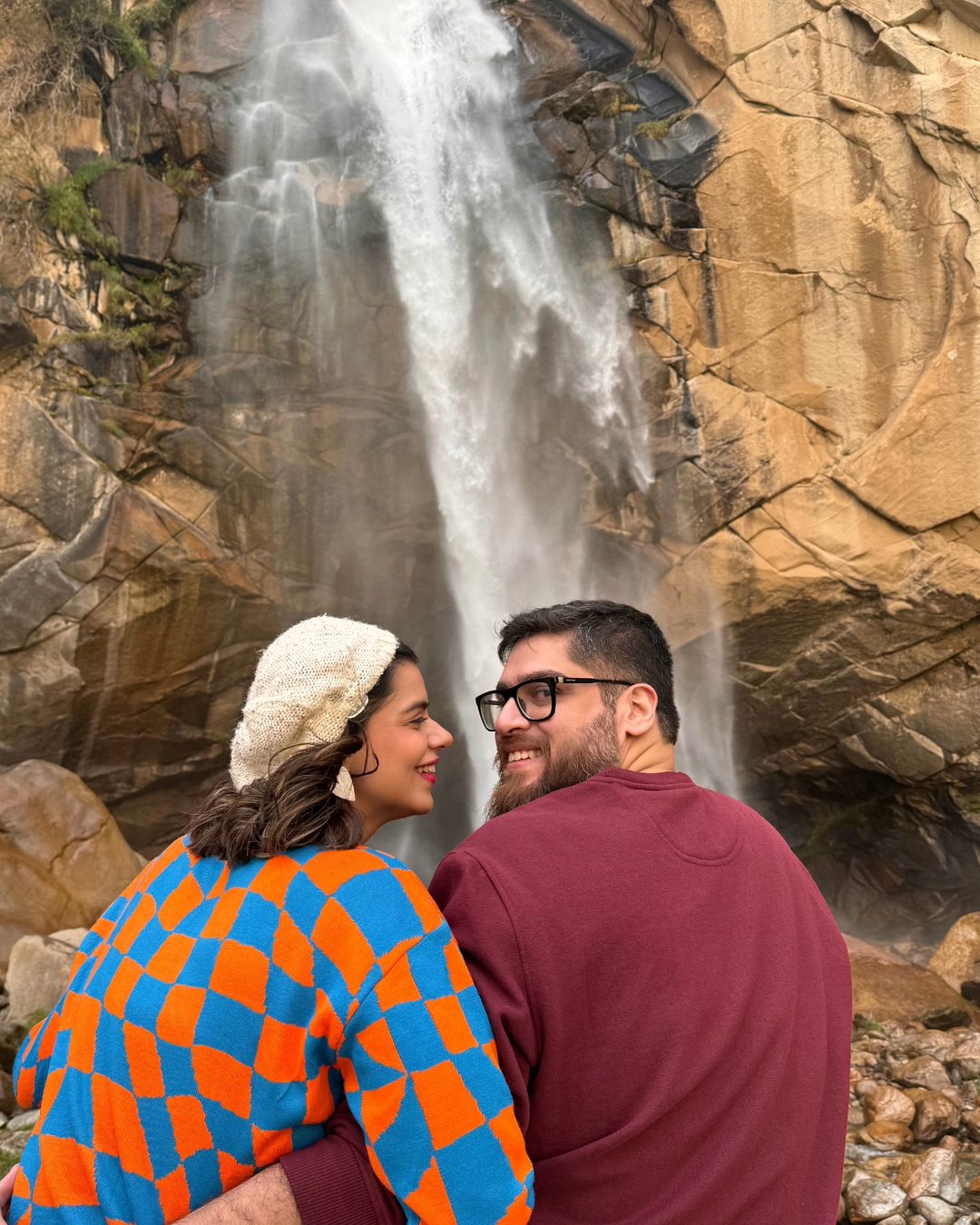 Srha Asgr Enjoys Vacations In Skardu With Husband | Reviewit.pk
