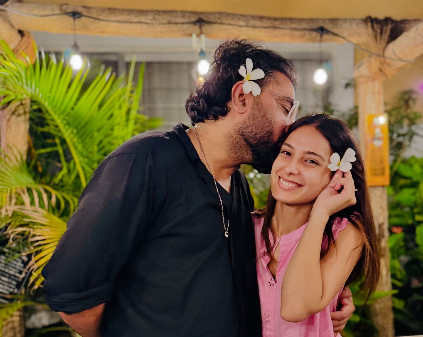 Yasir Hussain & Iqra Aziz Latest Clicks From Lahore Trip | Reviewit.pk