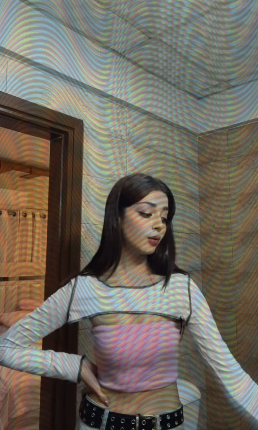 Alizeh Shah Heavily Criticized for Recent Bold Reels & Clicks | Reviewit.pk