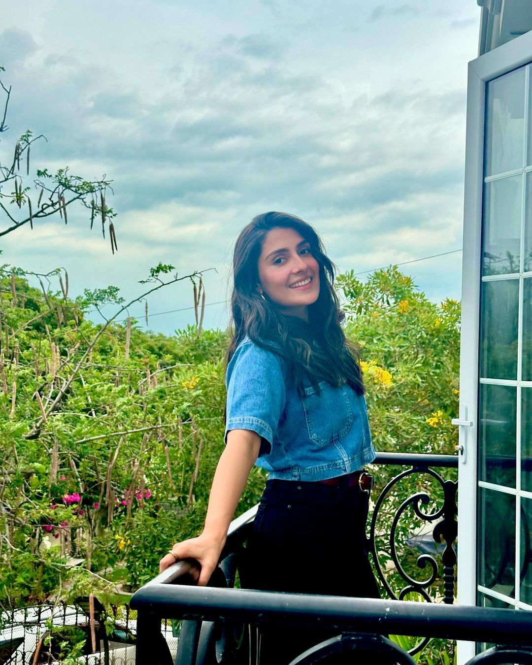 Ayeza Khan and Feroze Khan Upcoming Drama Humraaz BTS Pictures ...