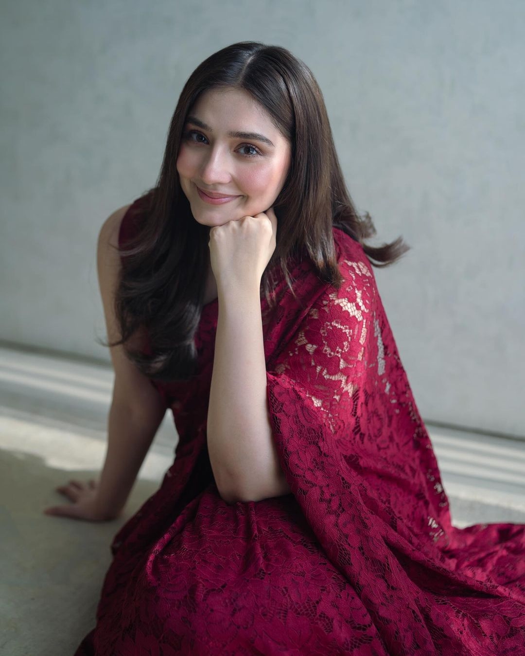 Durefishan Saleem and Her Younger Sister's Adorable Pictures | Reviewit.pk