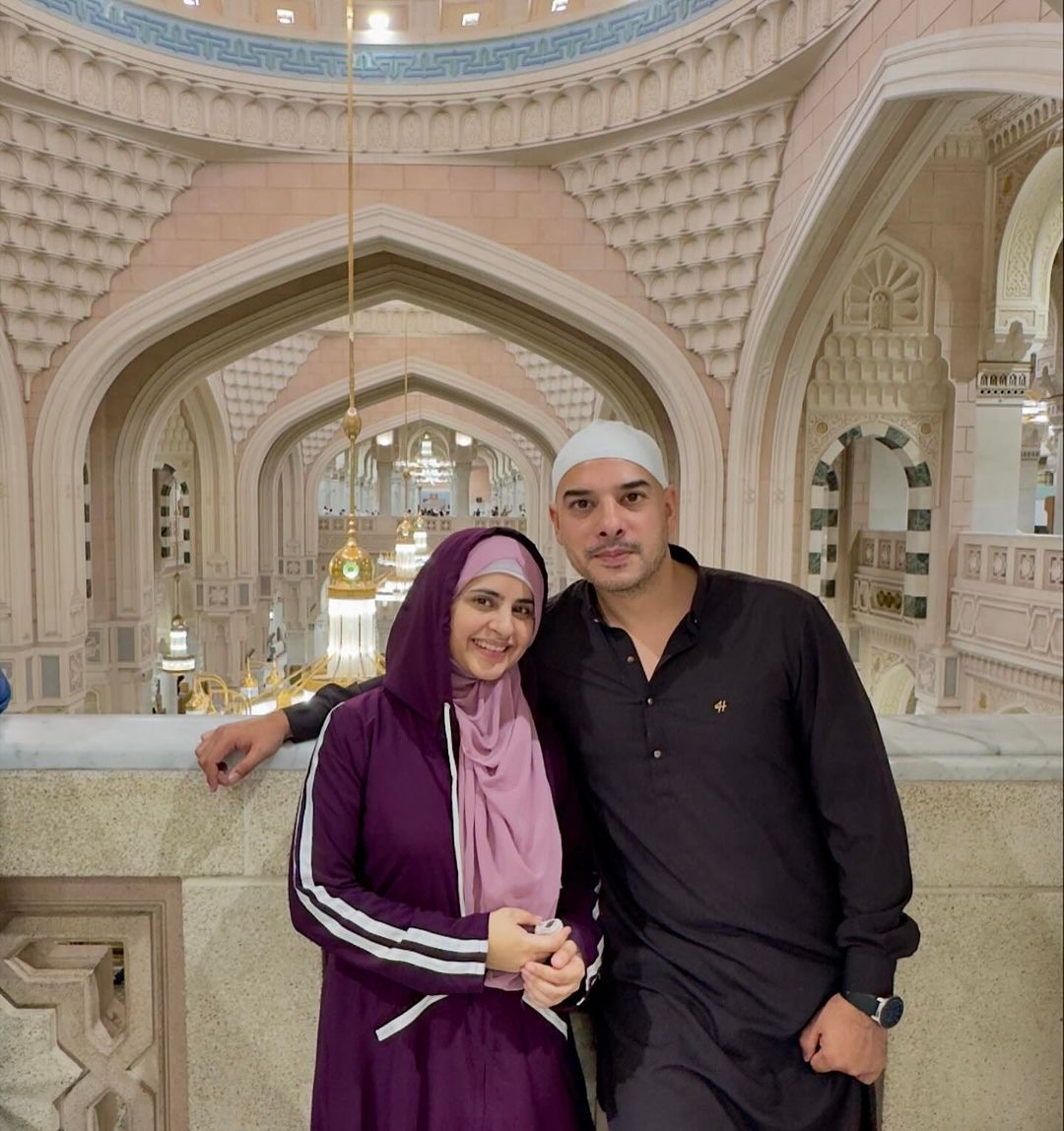 Fatima Effendi and Kanwar Arsalan Umrah Pictures | Reviewit.pk