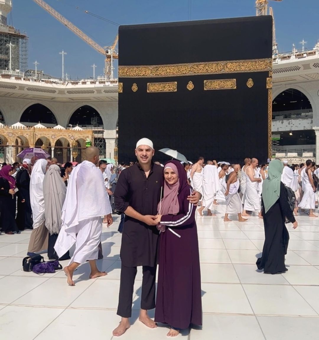 Fatima Effendi and Kanwar Arsalan Umrah Pictures | Reviewit.pk