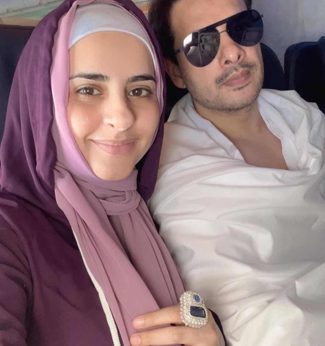 Fatima Effendi and Kanwar Arsalan Umrah Pictures | Reviewit.pk