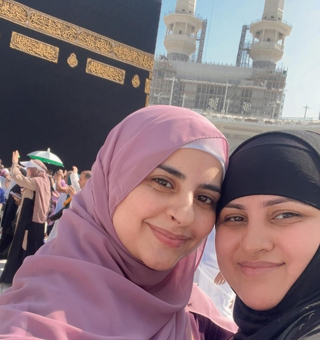 Fatima Effendi and Kanwar Arsalan Umrah Pictures | Reviewit.pk