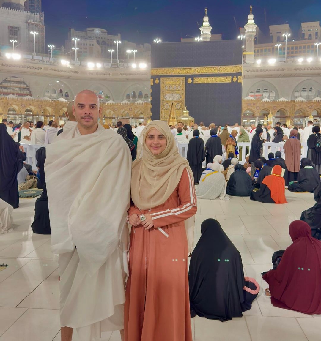 Fatima Effendi and Kanwar Arsalan Umrah Pictures | Reviewit.pk