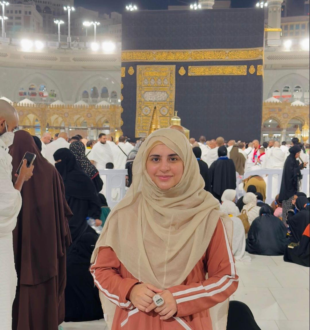 Fatima Effendi and Kanwar Arsalan Umrah Pictures | Reviewit.pk