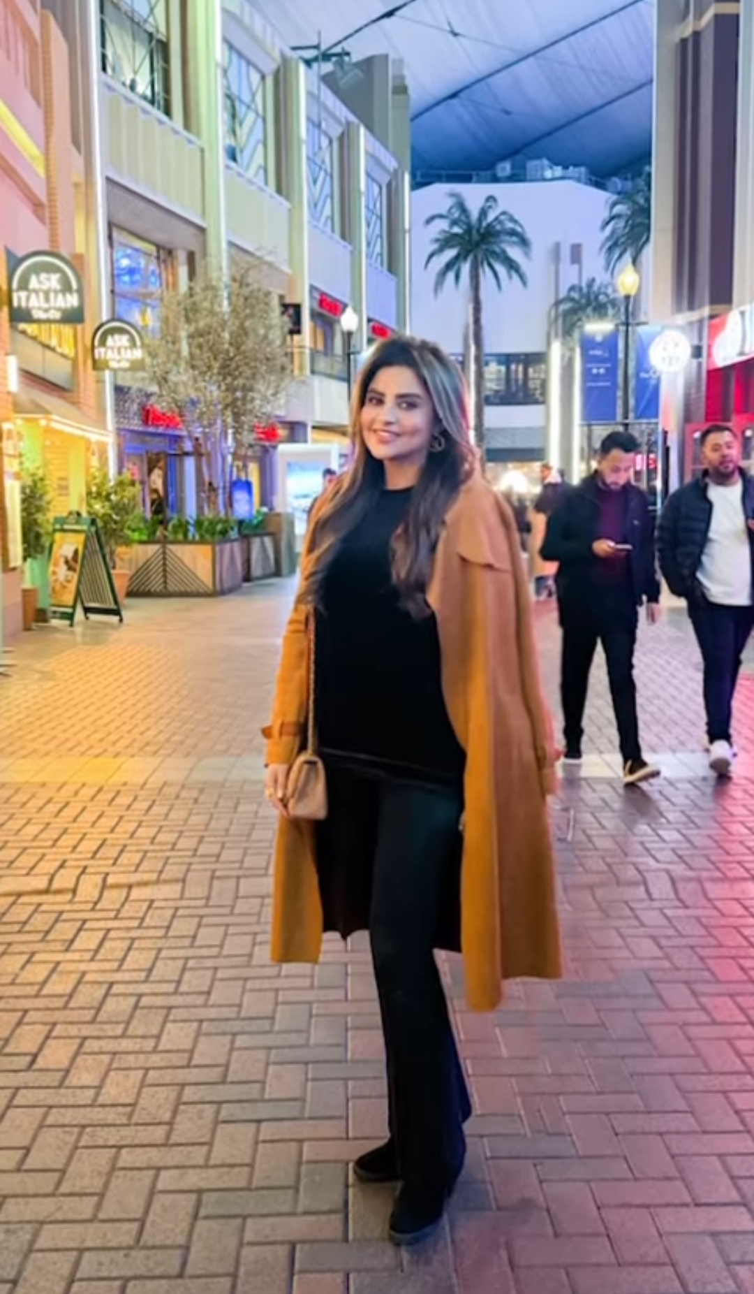 Humayun Saeed's Recent Family Pictures from UK | Reviewit.pk
