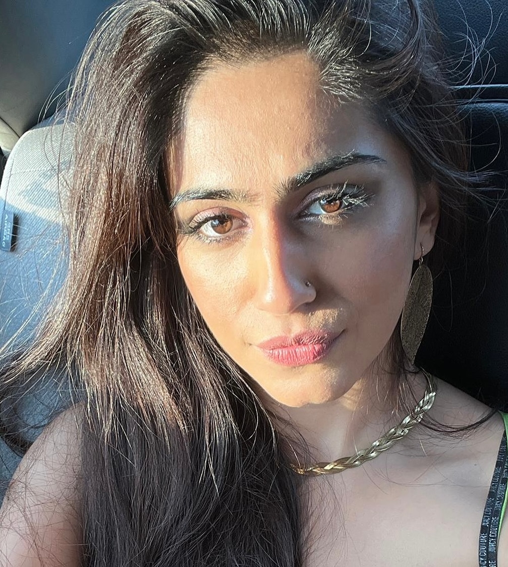 Naeema Butt About Fans' Strange Behaviour | Reviewit.pk