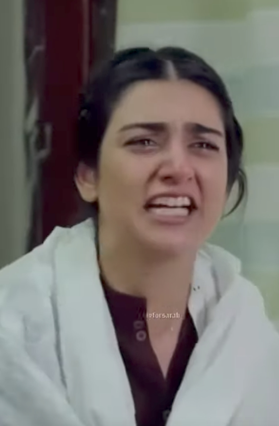 Sarah Khan Opens Up About Crying in Dramas | Reviewit.pk