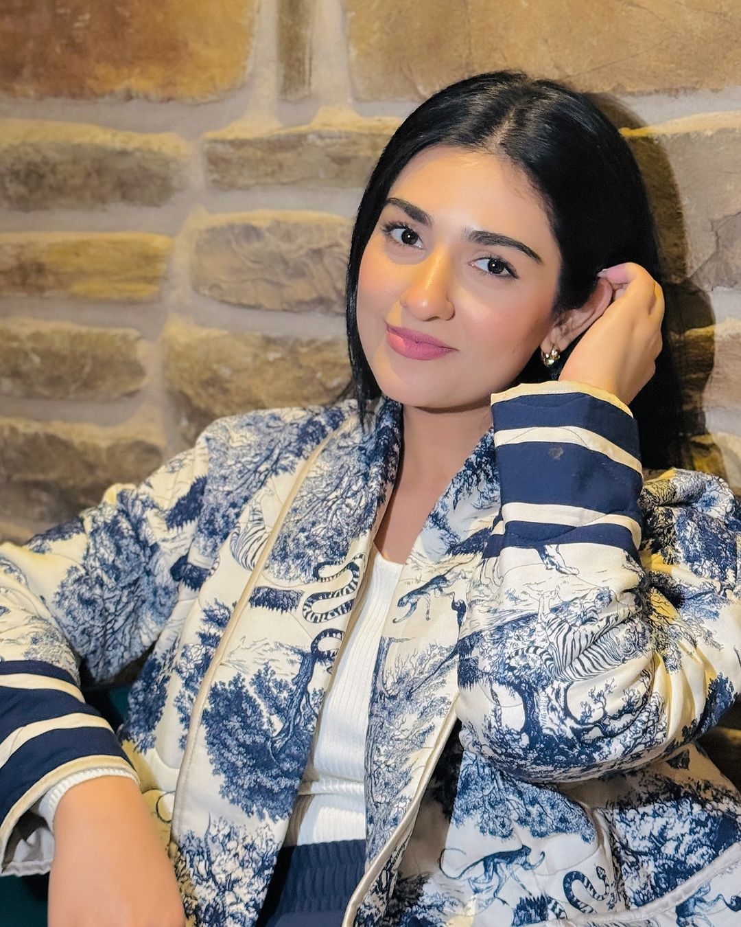 Falak Shabbir Wishes 4th Wedding Anniversary to Wife Sarah Khan ...