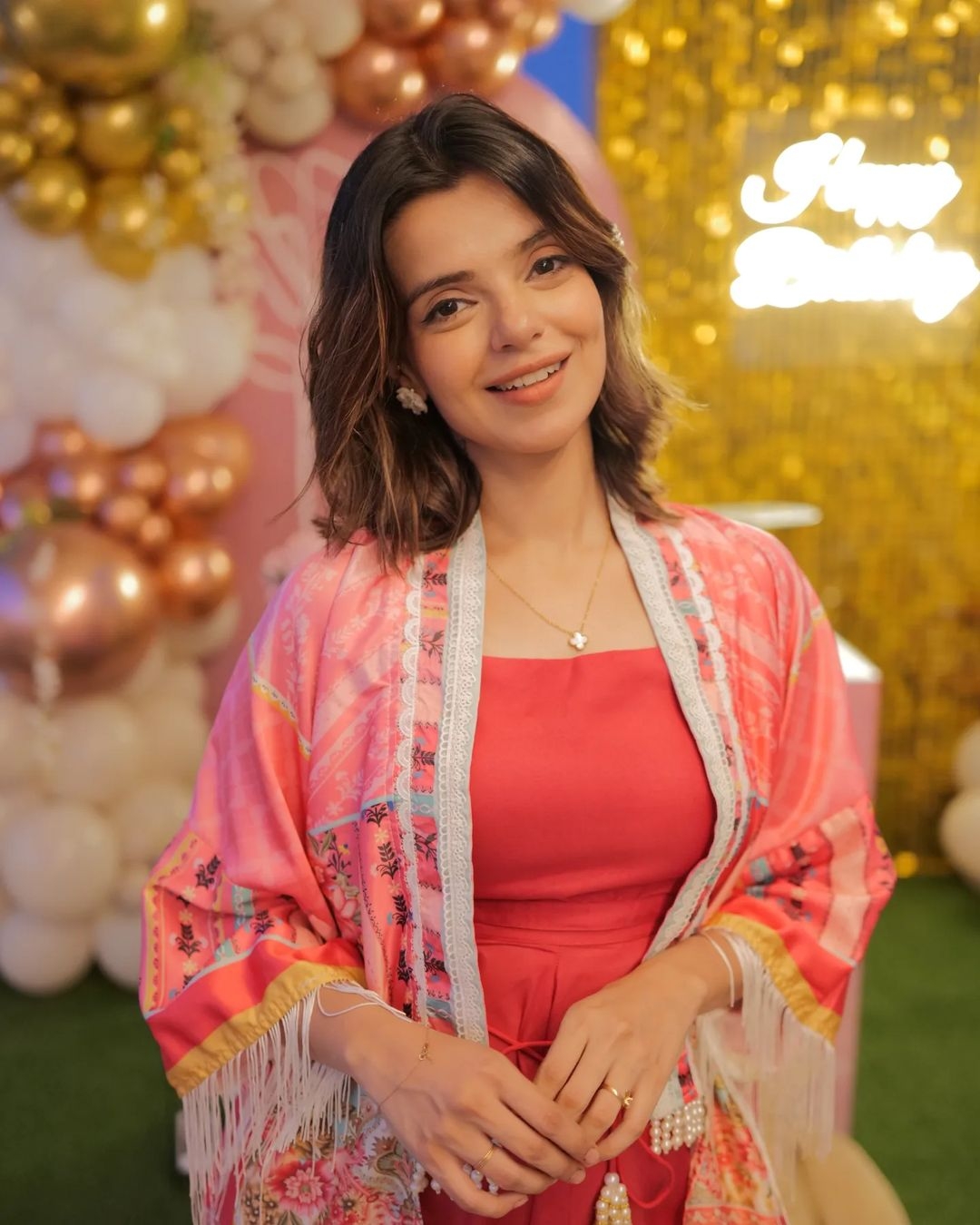 Srha Asghar Shares Pictures & Videos from Her Birthday Celebration | Reviewit.pk