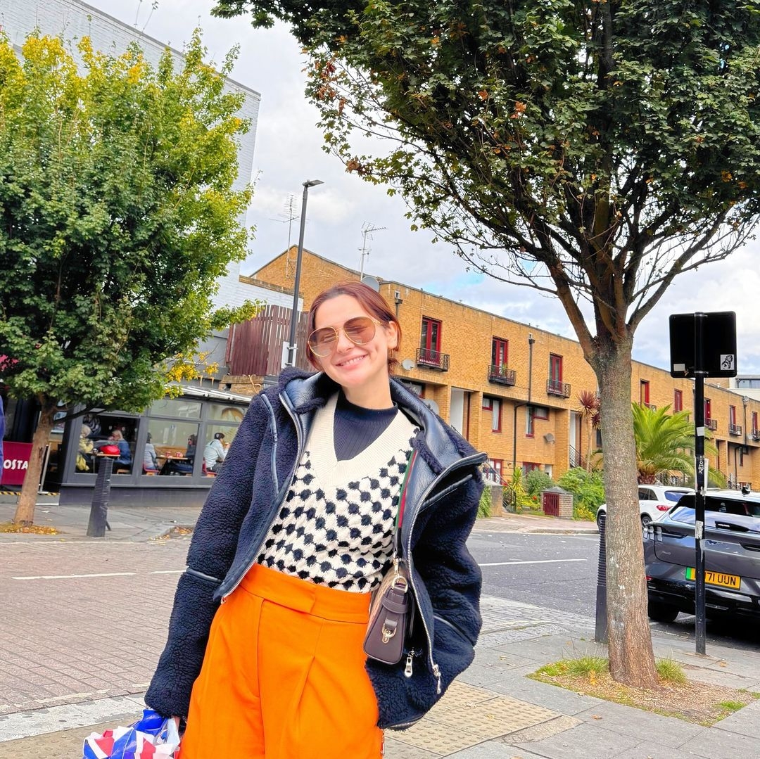 Hania Aamir's New Pictures From NYC | Reviewit.pk