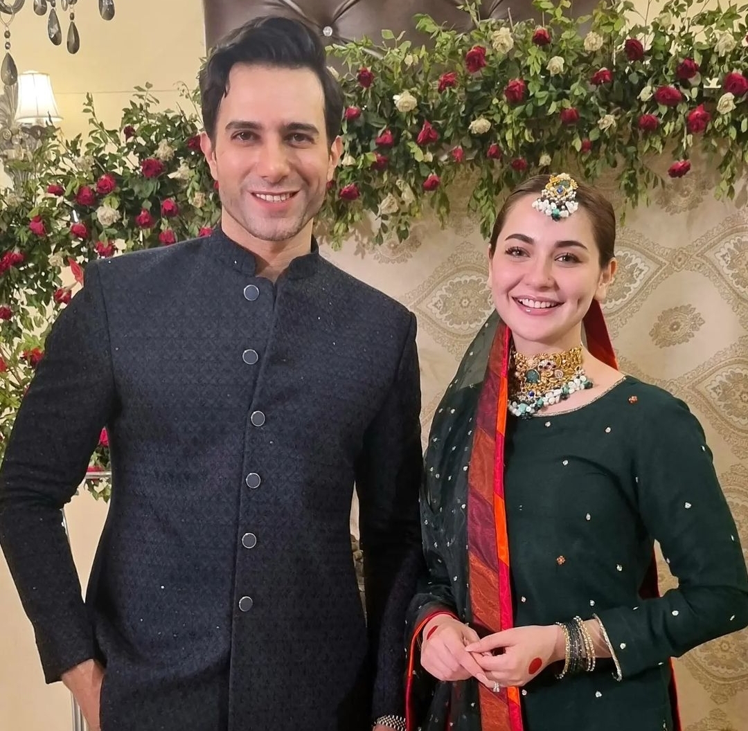 KMKT Director Praises Emmad Irfani & Hania Aamir | Reviewit.pk