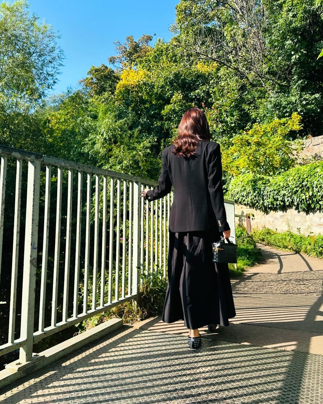 Maya Ali Shares Adorable New Family Pictures from UK | Reviewit.pk