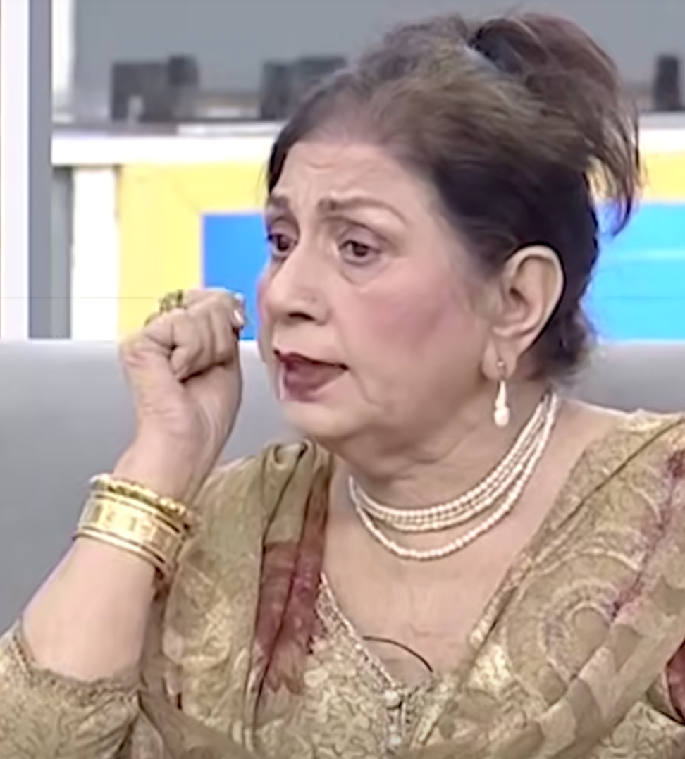 Mrs. Khan Under Fire for Insulting Remarks about Modern Girls | Reviewit.pk