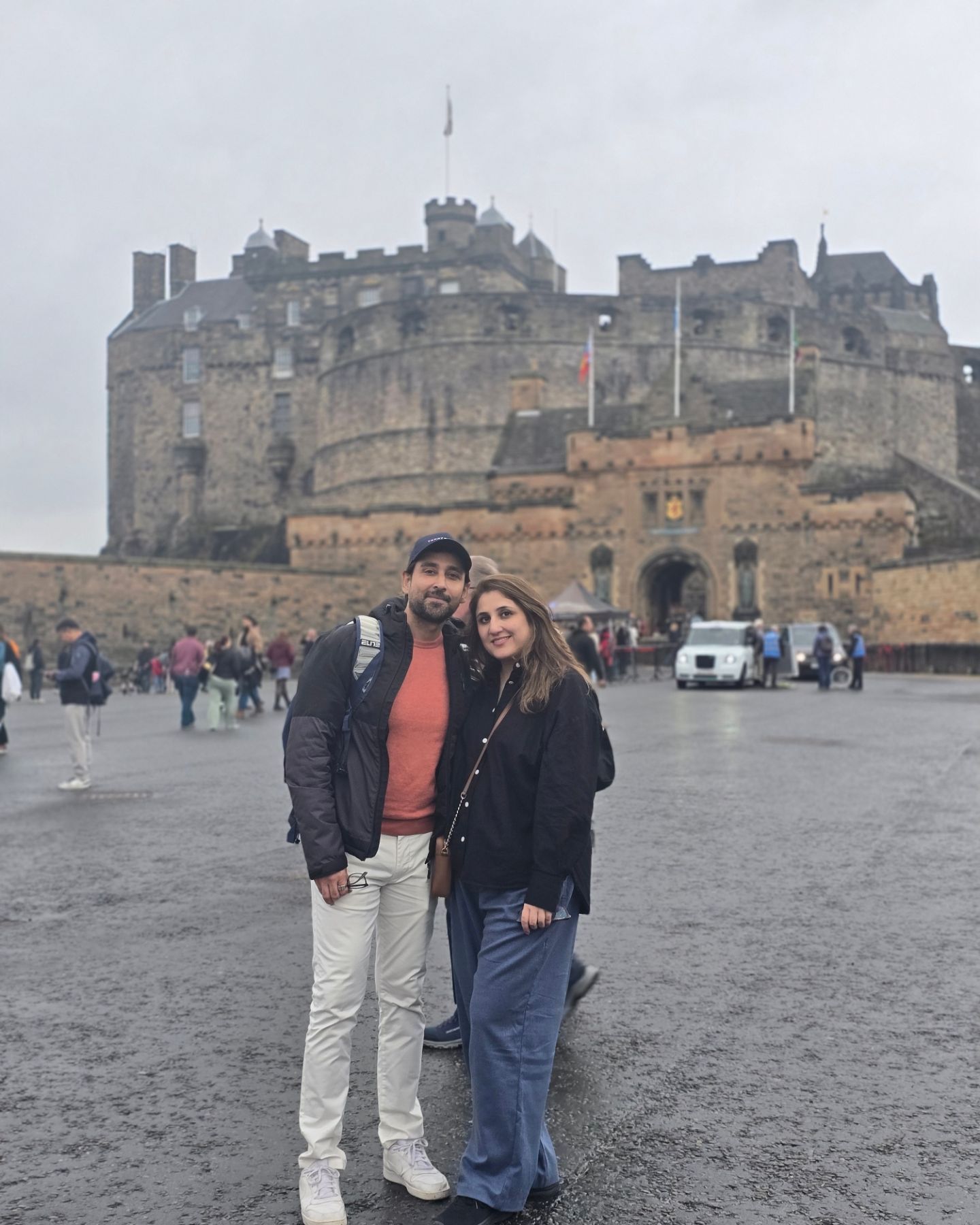 Sami Khan Exploring London With Wife Shanzay Khan | Reviewit.pk