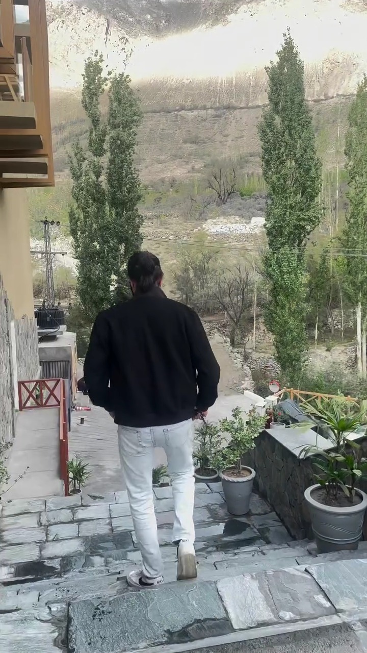 Shahzad Sheikh With Wife Hina Mir In Hunza Valley | Reviewit.pk