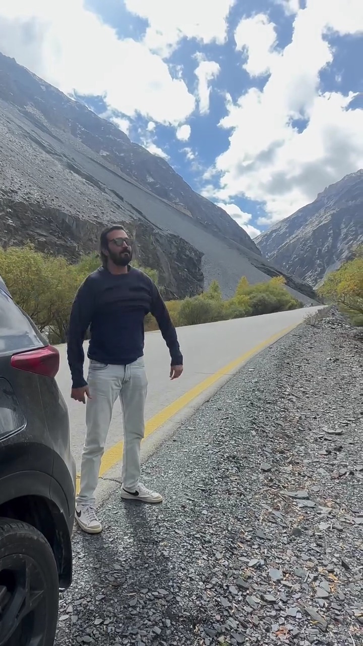 Shahzad Sheikh With Wife Hina Mir In Hunza Valley | Reviewit.pk