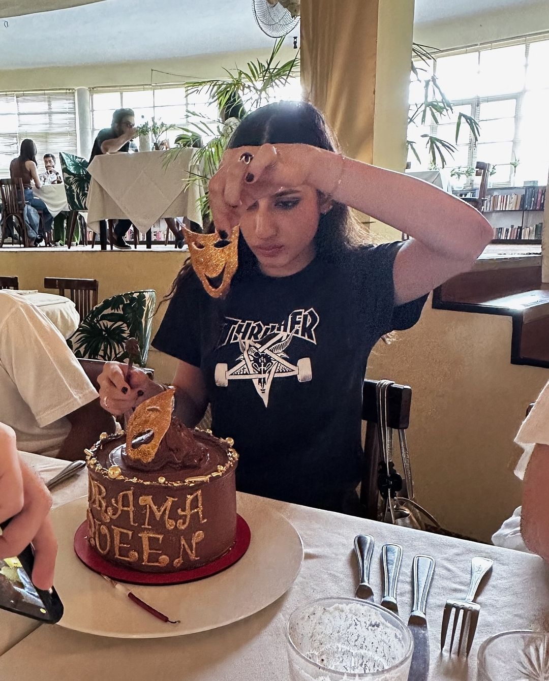 Bismil Fame Sherbano Rehmani Real Life Pictures | Reviewit.pk