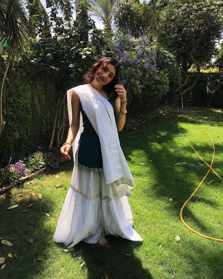 Bismil Fame Sherbano Rehmani Real Life Pictures | Reviewit.pk