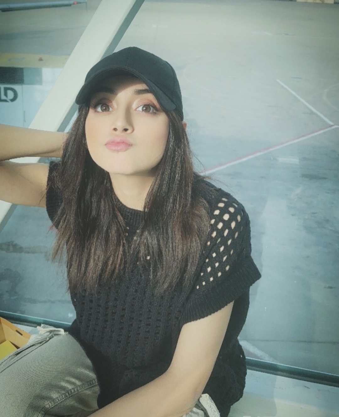 Alizeh Shah's Recent Bold Dance Video Heavily Criticized | Reviewit.pk