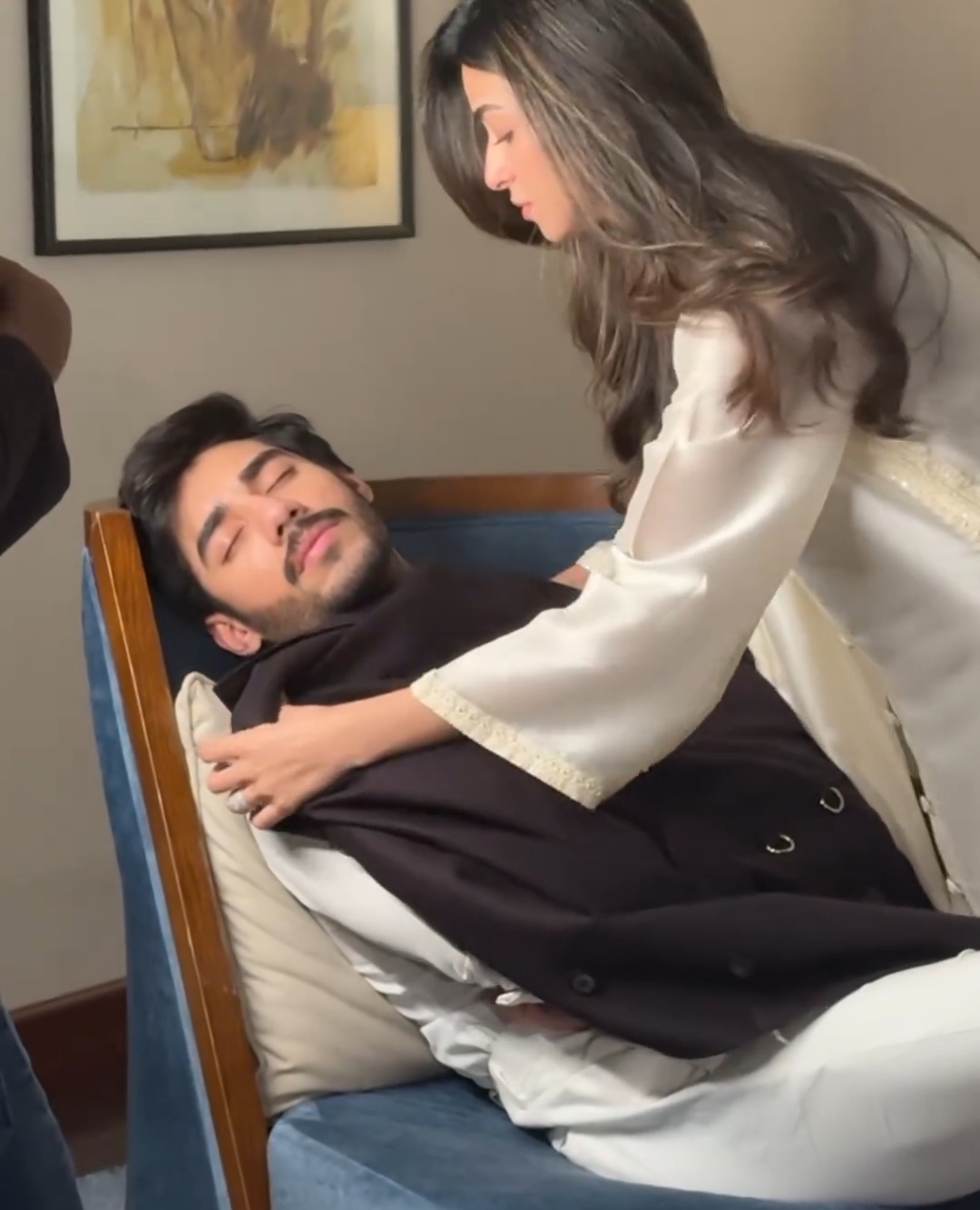 Anmol Baloch Shares BTS Pictures from Iqtidar's Set | Reviewit.pk