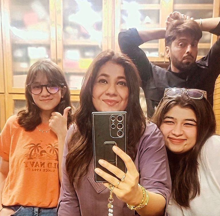 Fahad Mustafa Latest Family Pictures & Video | Reviewit.pk