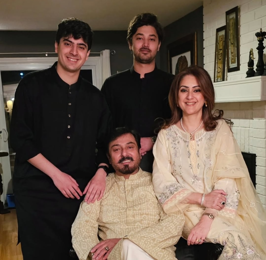 Nauman Ijaz New Family Pictures from Canada | Reviewit.pk