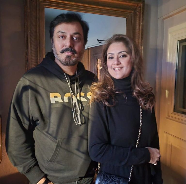 Nauman Ijaz New Family Pictures from Canada | Reviewit.pk