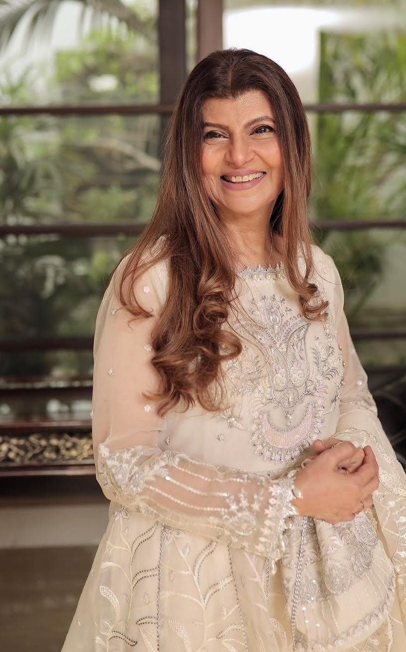 Rubina Ashraf Family Pictures from Dubai Trip | Reviewit.pk
