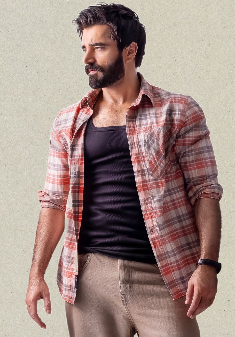 Faraar Cast Schedule and Timing | Reviewit.pk