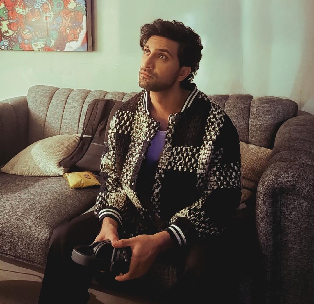 Ahad Raza Mir On Bold Scene in Resident Evil | Reviewit.pk