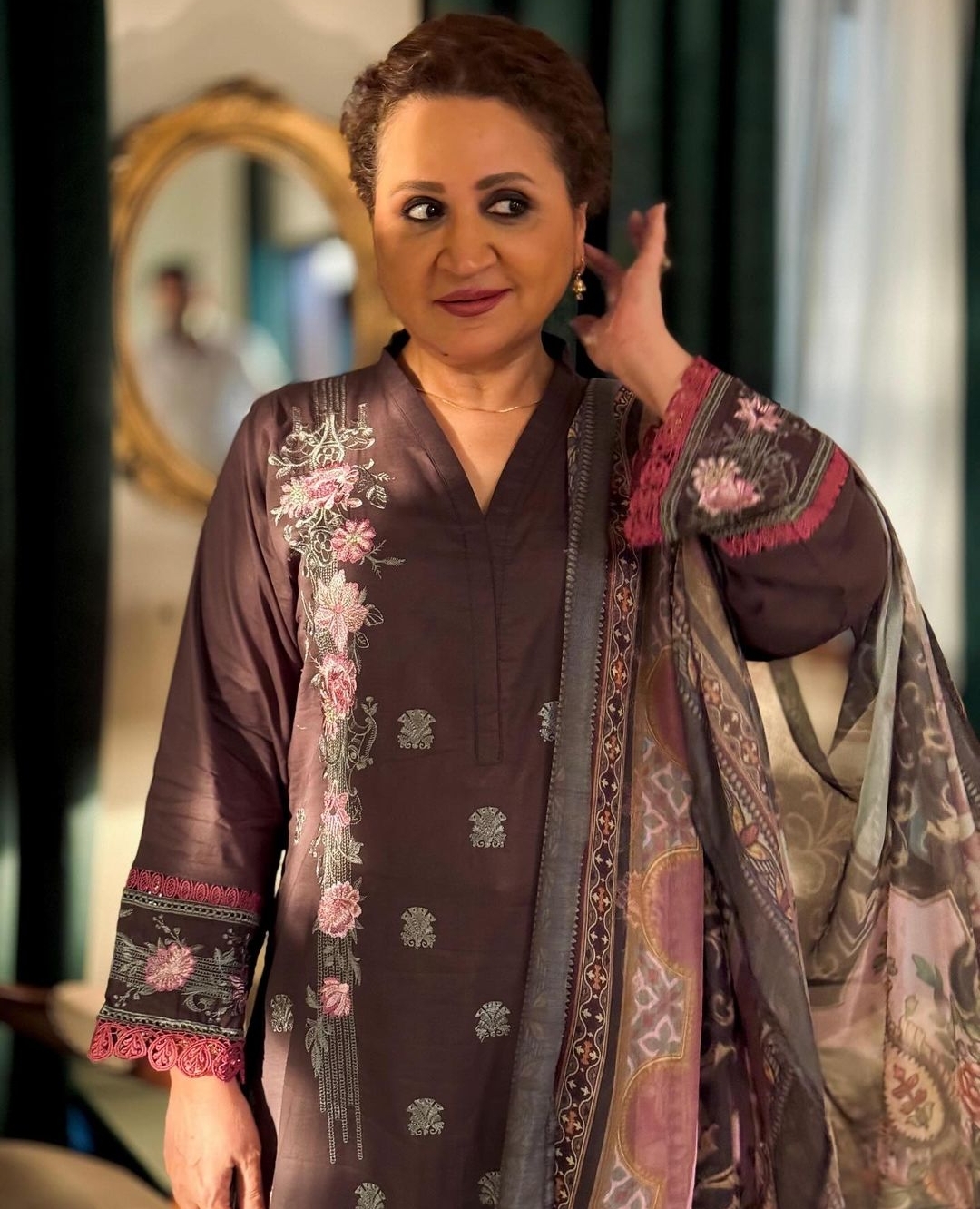 Asma Abbas Makes an Important Announcement | Reviewit.pk