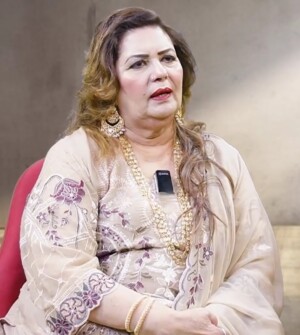 Mumtaz Unhappy With Chahat Fateh Ali Khan's Remake Of Bado Badi ...