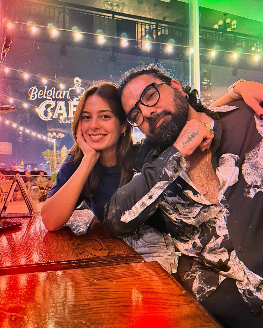 Iqra Aziz's New Stunning Family Photos | Reviewit.pk